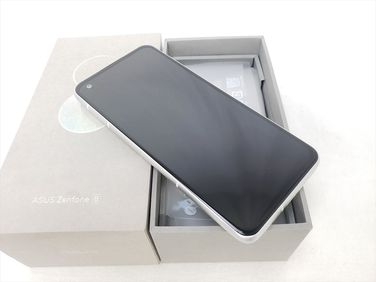 ZenFone8 (16GB/256GB) ムーンライトホワイト /ZS590KS-WH256S16 【国内版 SIMFREE】 各サイトで併売につき売切れのさいはご容赦願います ...