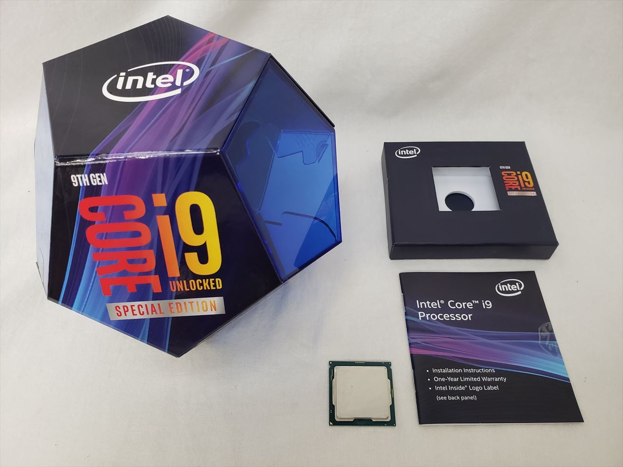 Core i9-9900KS BOX (4.00GHz/ターボブースト時5.00GHz/8-core 16-thread/Total Cache 16MB/TDP127W/UHD ...