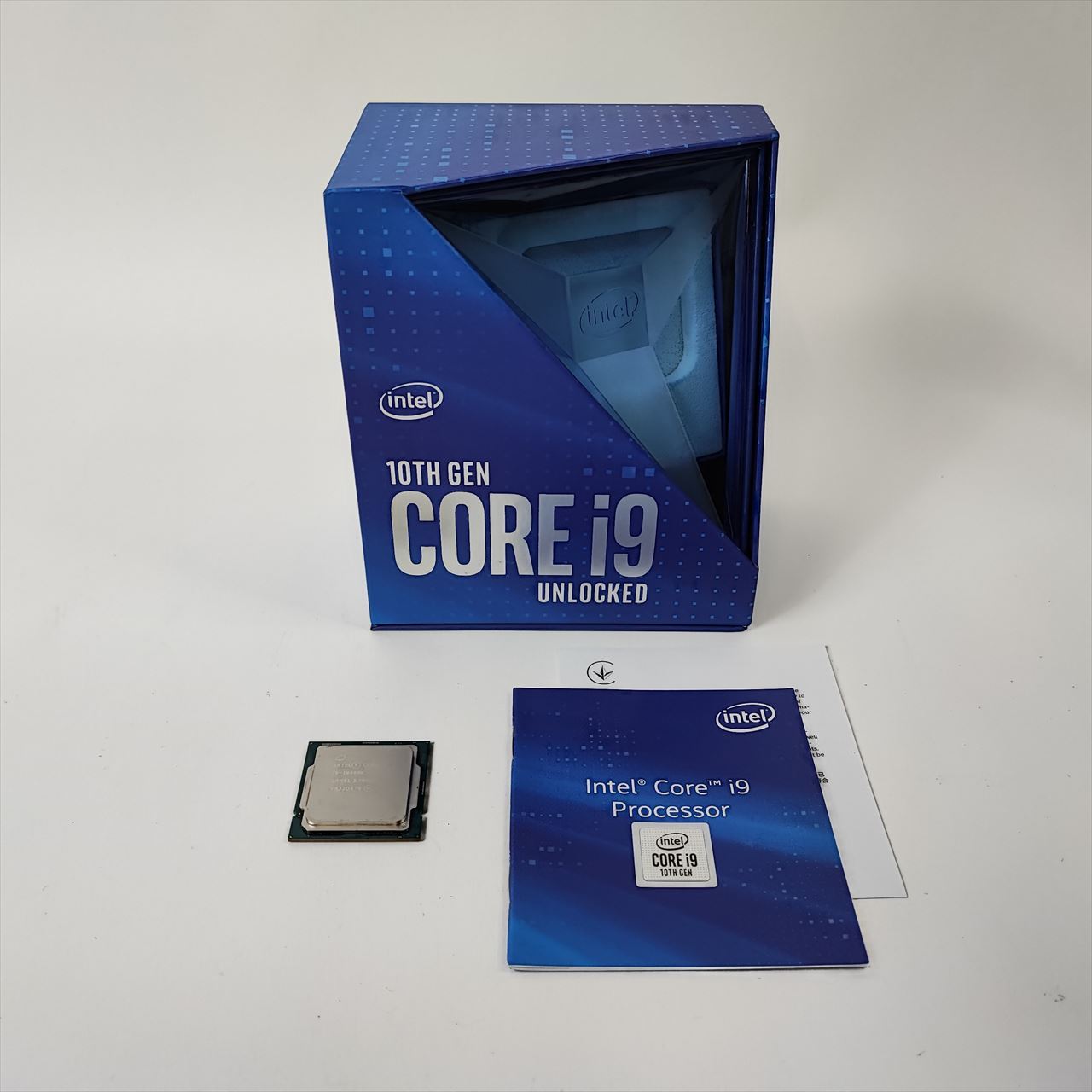 Core i9-10900K BOX (3.7GHz/TB 5.1GHz/TB MAX 5.2GHz/10-core 20-thread ...